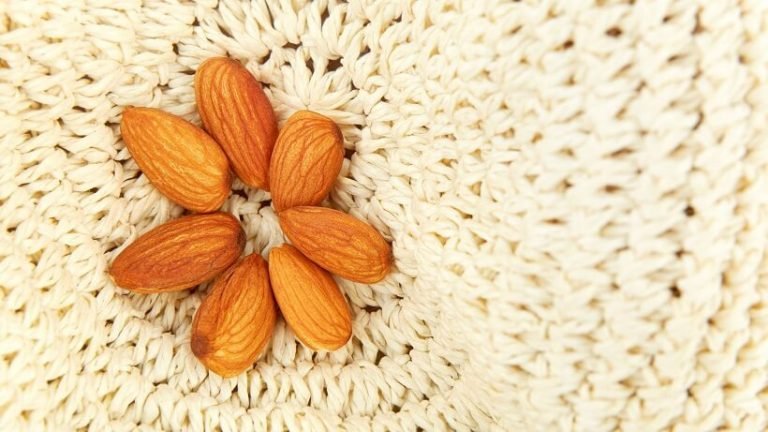 The 9 Best Foods And Drinks To Have Before Bed - US Lifestyle